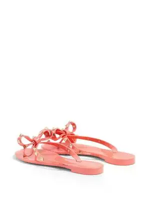 Valentino Garavani Rockstud Rubber Thong Sandals - Pink