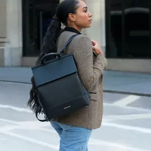 MODERN PICNIC The Backpack - Black