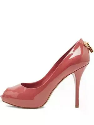 Louis Vuitton Logo Pumps