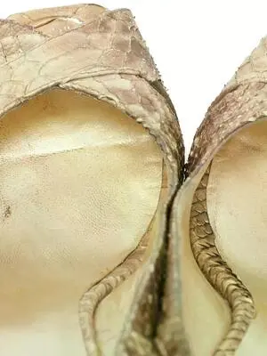 STUART WEITZMAN Pumps