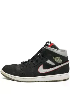 JORDAN 1 Mid Top Sneakers