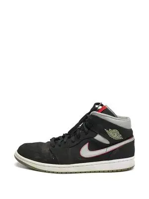 JORDAN 1 Mid Top Sneakers