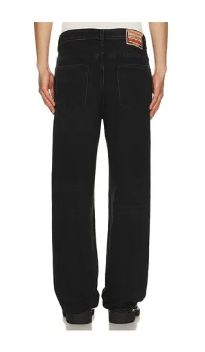 DIESEL® Relaxed Fit 2001 D-macro Jean