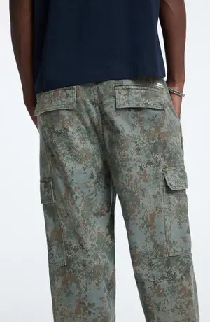 GUESS ORIGINALS Camo Relaxed Fit Cotton Twill Cargo Pants