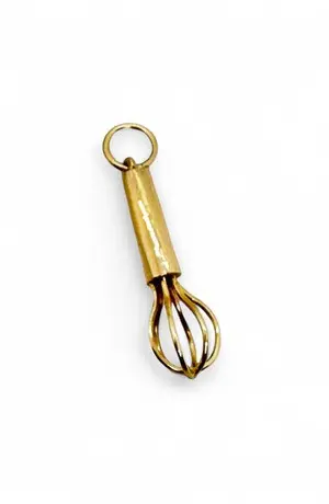 LESLIE PAIGE Whisk Charm - Gold