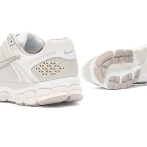 Nike Zoom Vomero 5 W Sneaker - White/bone/grey