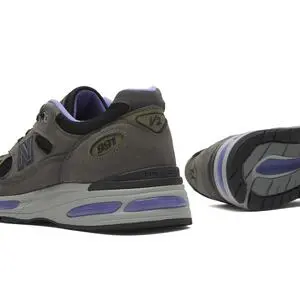 NEW BALANCE 991v2 "iconic Influences" Sneakers - Grey