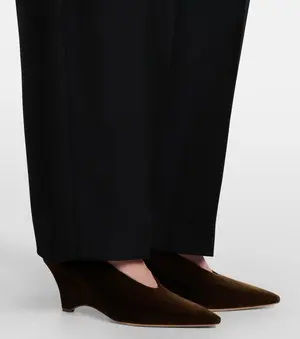 Le Monde Beryl Victoria 70 Velvet Wedges