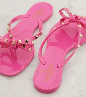 Valentino Garavani Rockstud Bow-detail Thong Sandals - Pink