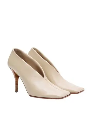 Alaïa Square Toe Leather Pumps - Argile