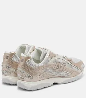 NEW BALANCE 204l Sneakers - Gold