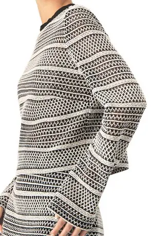 IVONNE Long Sleeve Knit Crop Top With Abstract Pattern