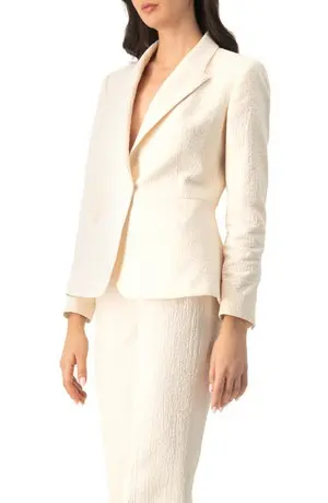 IVONNE Textured Tailored Blazer