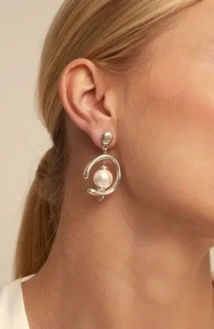 UNODE50 Sterling -plated Hoop Earrings With Pearl