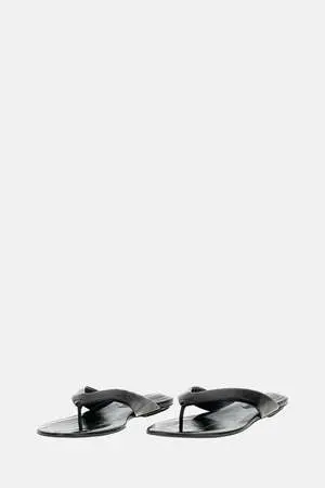 Le Monde Beryl Flat Thong Sandal - Black