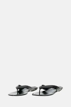 Le Monde Beryl Flat Thong Sandal - Nero