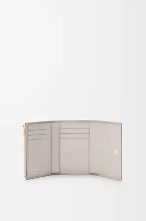 Loewe Small Vertical Wallet In Smooth And Grained Leather Skin - Light Ghost Grey