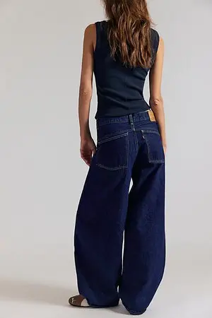 LEVI'S Super Baggy Barrel Jeans - Shaded View