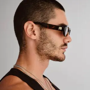 Le Specs Hey Ya Tortoiseshell Oval Sunglasses - Tort