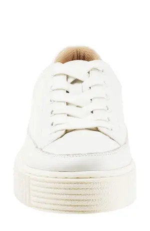 Trotters Baylor Platform Sneakers