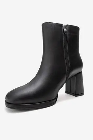 FOREVER & ALWAYS SHOES Napoli Leather Block Heel Boot - Black