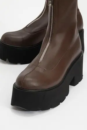PROLOGUE SHOES Ovil Platform Zip Boot - Brown
