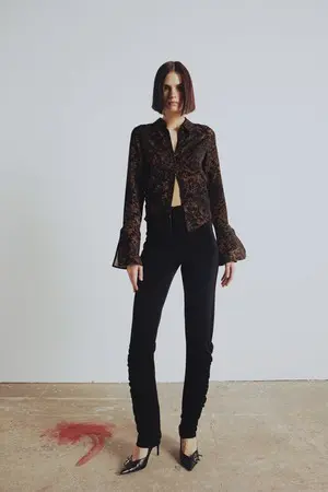 PCFG Fitted V-neck Slit Waist Shirt