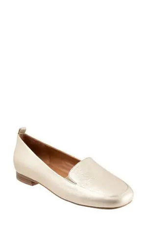 Softwalk Pull On Flats For Women