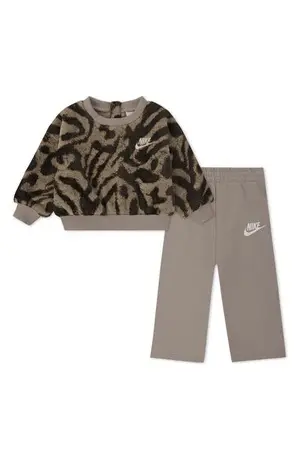 Nike Wild Warmth Sweatshirt & Wide Leg Pants Set