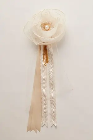 CURRIED MYRRH Chiara Rosette Clip - Ivory