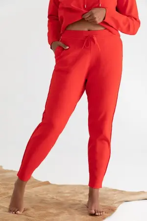 KADA The Sweater Jogger - Cherry