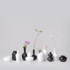 MIDDLE KINGDOM Semi-matte Porcelain Mini Beauty Vase - Black
