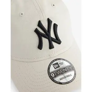 New Era 9twenty Essential New York Yankees Baseball Cap - Light Beige