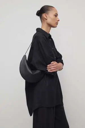 THE ROW Small Izzy Leather Bag - Black