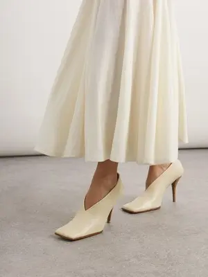 Alaïa 90 Leather Pumps - Neutrals
