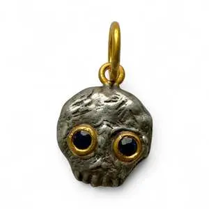 OUF! Skull Charm With Sapphire Eyes - One-color