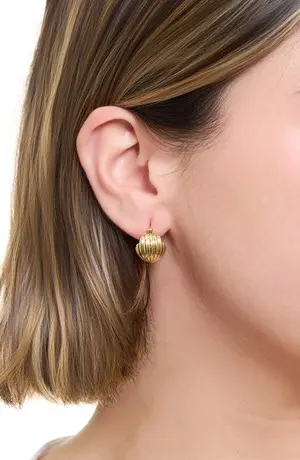 ATHRA LUXE Chunky Huggie Hoop Earrings
