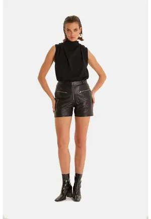 FURNIQ UK Leather Fashion Short