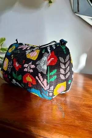 BE DEVA Tawi Cosmetic Bag - Black Daisy