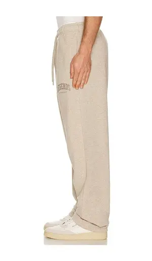 LEGENDS Fairfax Varsity Sweatpant In Brown