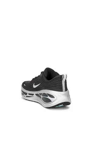 Nike Vomero Plus Sneakers