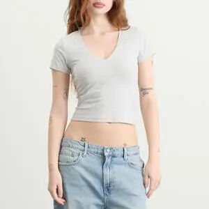 Good American Super Stretch V-neck Baby T-shirt