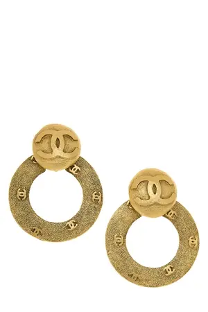 Chanel Cc Dangle Hoop Earrings - Gold
