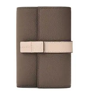 Loewe Small Calfskin Vertical Wallet - Brown