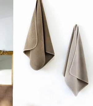 GRACCIOZA Bee Waffle Bath Towel - Grey