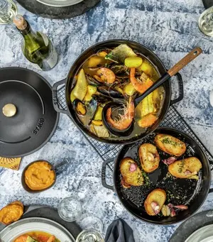STAUB 2-piece Round Stackable Cocotte Set - Black