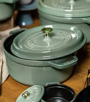 STAUB Round Cocotte