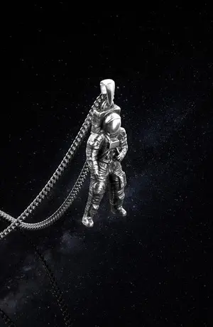 VINCERO Astronaut Pendant Necklace