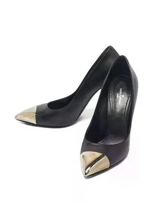 LOUIS VUITTON Urban Leather Toe-cap Pumps