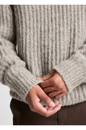 Vince Softspun Alpaca And Wool-blend V-neck Sweater - Red